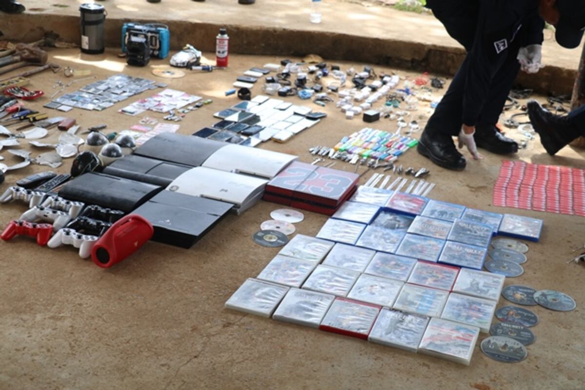 Decomisan 5 armas, 298 municiones, drogas y videojuegos en pabellones 11 y 12 de la Joyita | La ...