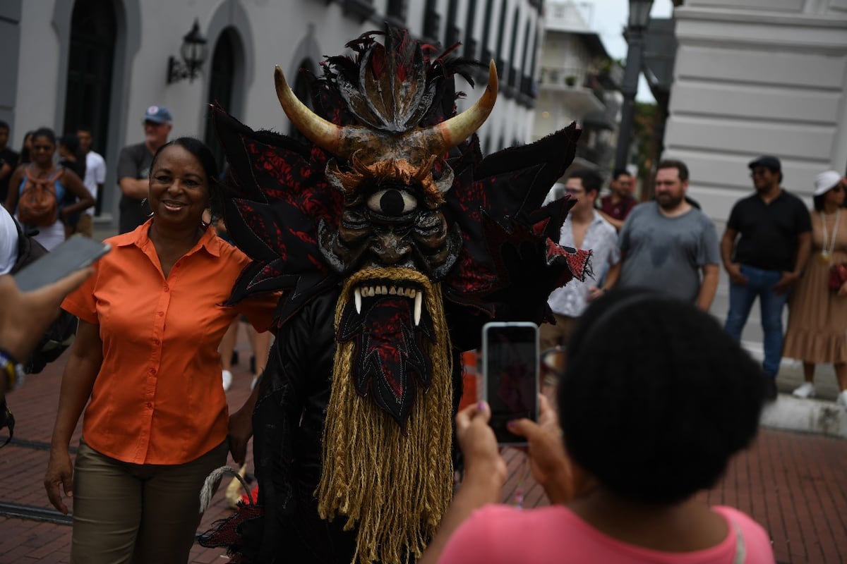 Legado cultural: Festival Nacional de Diablos en la Plaza de la ...