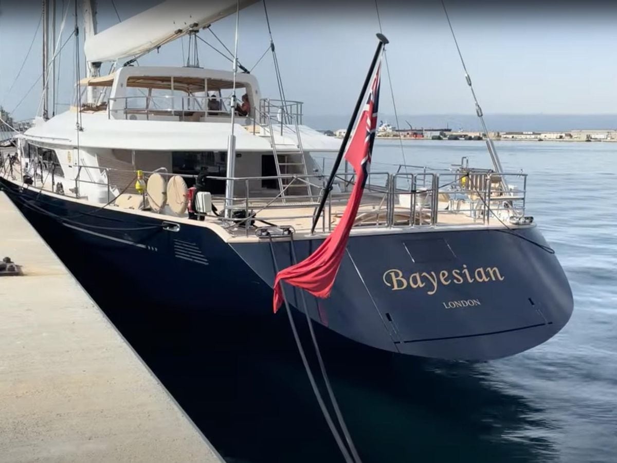 Reflotan el yate del magnate Mike Lynch que naufragó en 2024 en aguas ...