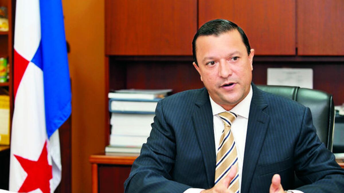 Gabinete no bota a Edwin Cárdenas | La Prensa Panamá