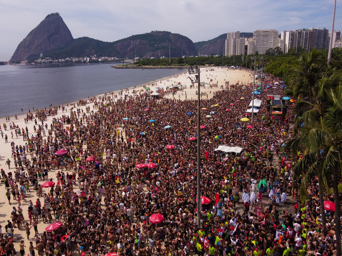 El Carnaval de Brasil vuelve a las calles de Recife al compás de su ...