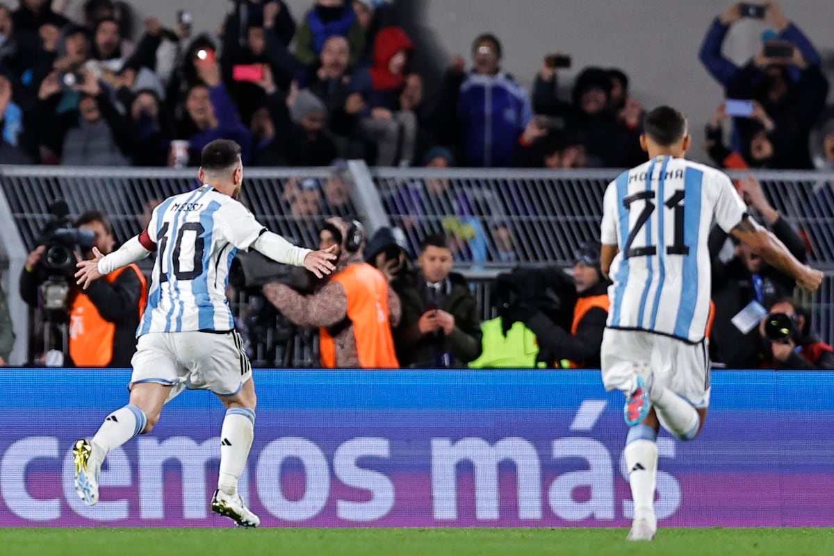 Messi; gol de tiro libre, récord en eliminatorias y triunfo en el debut ...