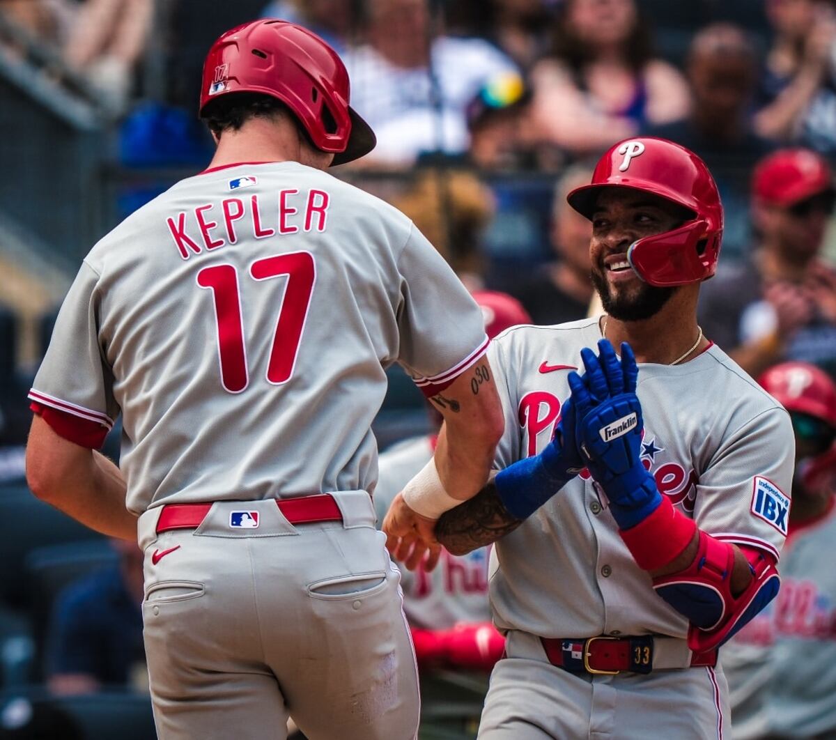 Edmundo Sosa suena jonrón y sufre aparatoso golpe en victoria de los ...