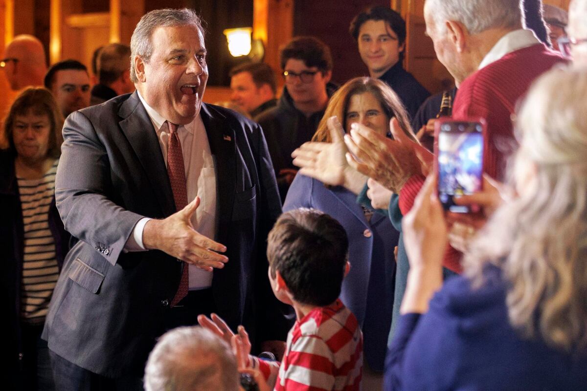 Chris Christie, el mayor crítico de Trump, se retira de la carrera ...
