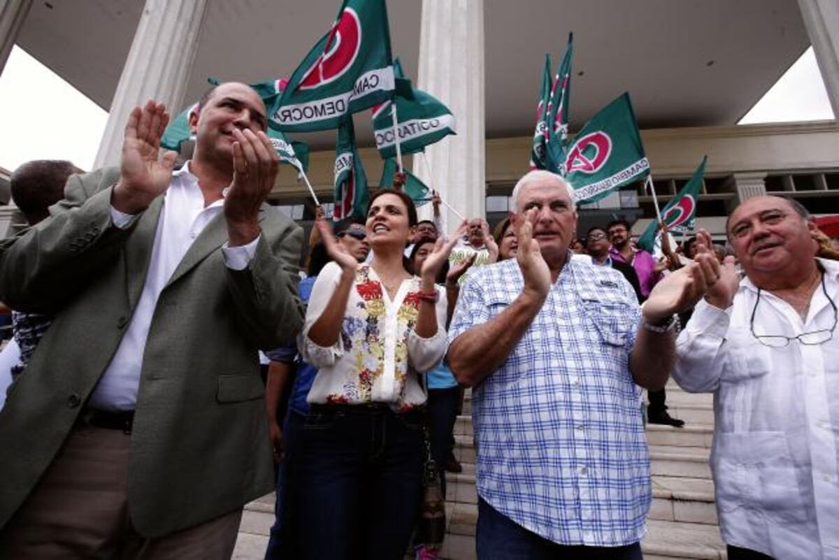Simpatizantes de Carlos Tito Afú protestan en el Tribunal Electoral ...