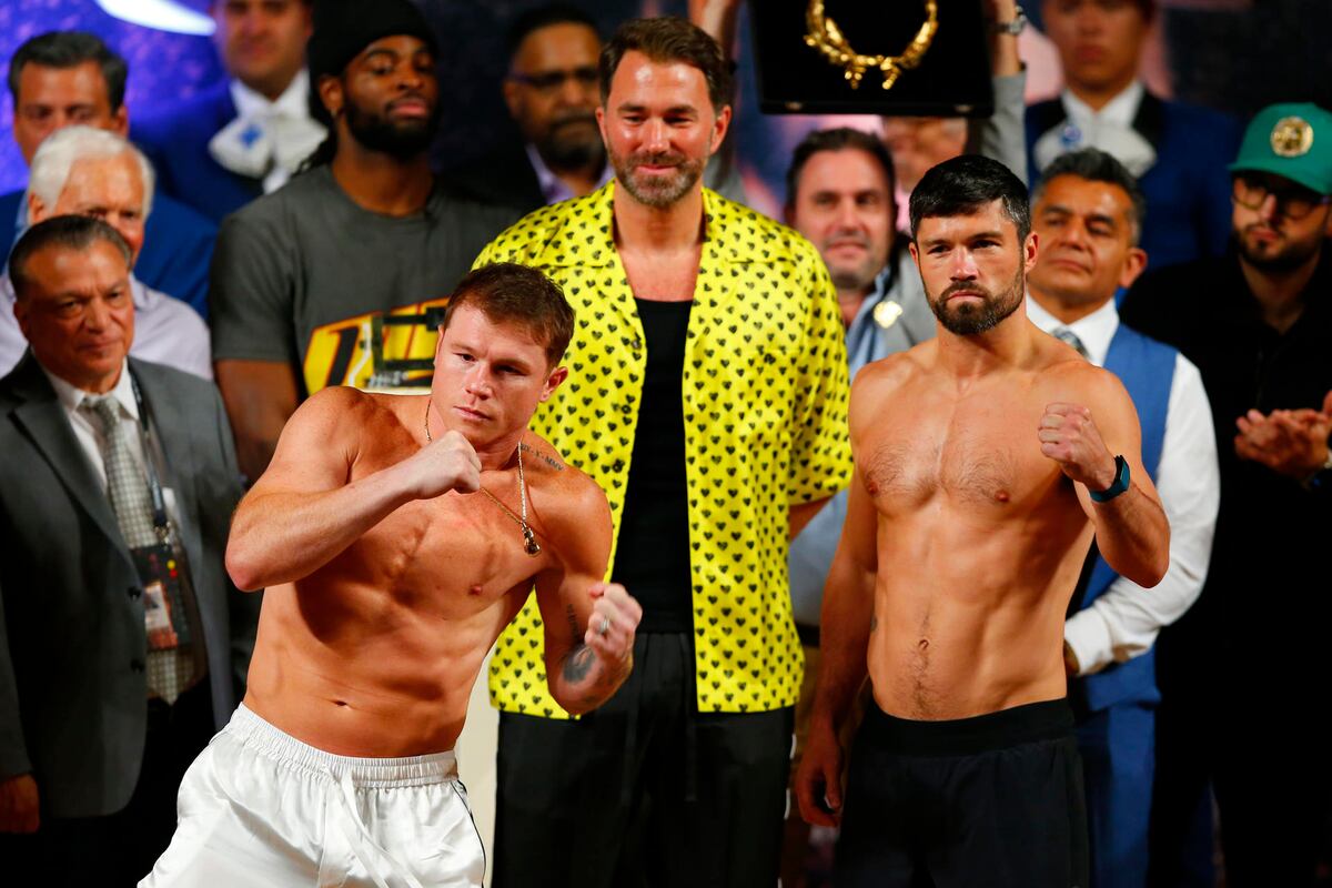 Canelo intenta intimidar a Ryder con un corrido en la ceremonia de ...
