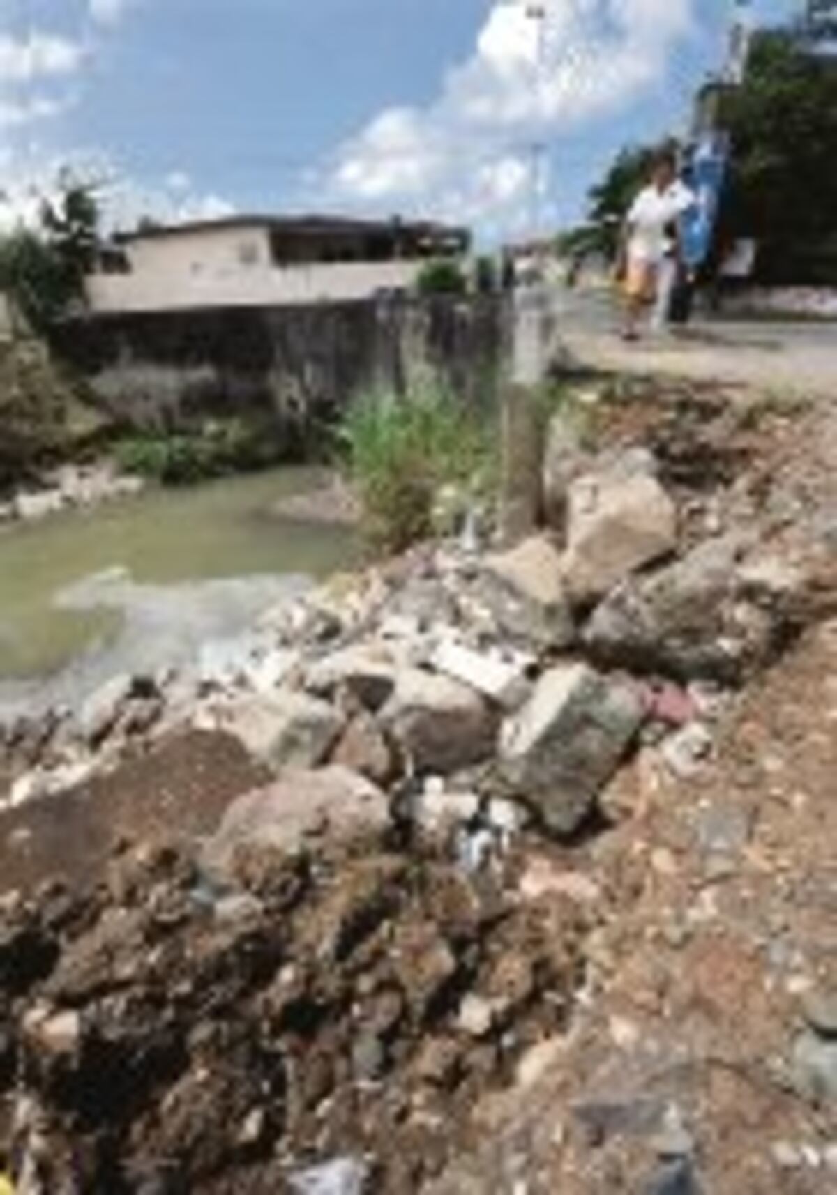 Crecidas del río Palomo preocupan a residentes | La Prensa Panamá