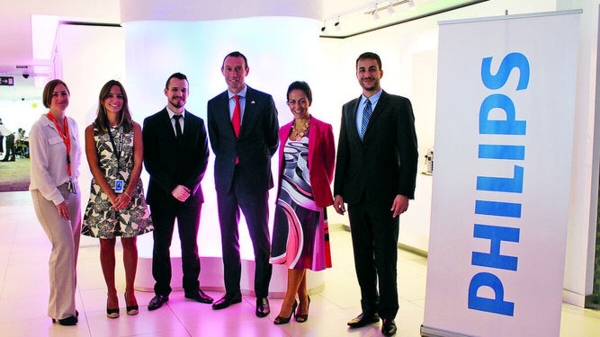 Embajador de Holanda visita Philips Panamá | La Prensa Panamá