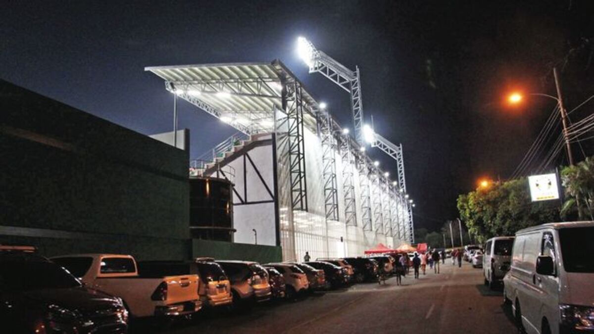 La lluvia, el mejor aliado del estadio Kenny Serracín | La Prensa Panamá