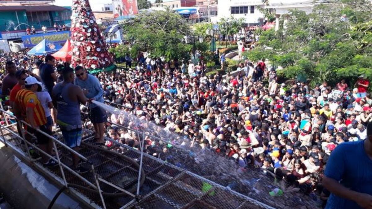 Abarrotado el parque Unión de Chitré | La Prensa Panamá